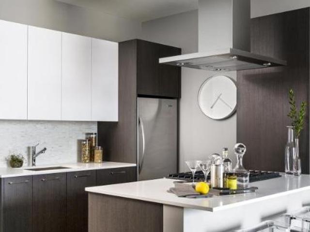 3 Br, 1 bath, Condo 221 North Clark Street