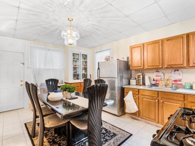 3 Br, 1 bath, Condo 231 Ripley Pl