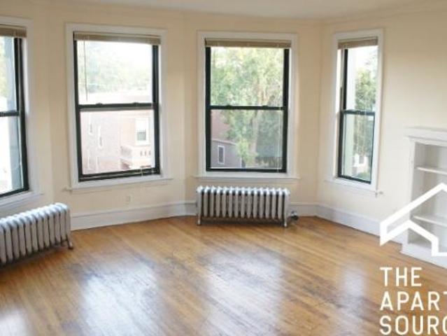 3 Br, 1 bath, Condo 2338 N Spaulding Ave