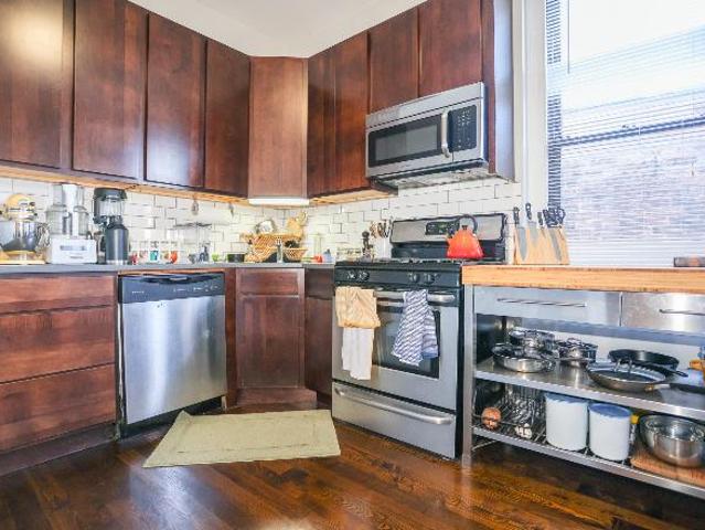 3 Br, 1 bath, Condo 2341 Charleston