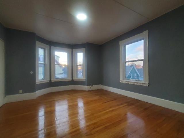 3 Br, 1 bath, Condo 27 Phillips Ave