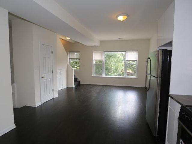 3 Br, 1 bath, Condo 2438 N Ashland