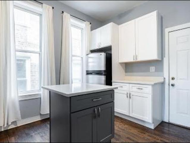 3 Br, 1 bath, Condo 2527 W Division St