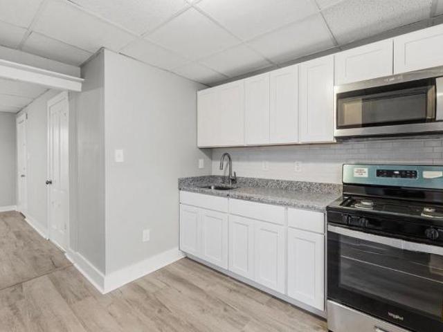 3 Br, 1 bath, Condo 255 Rodman St