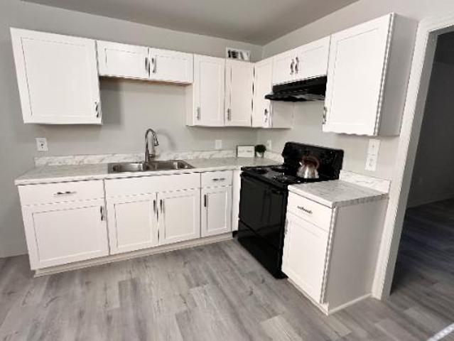 3 Br, 1 bath, Condo 2560 La Deara Crest Ln