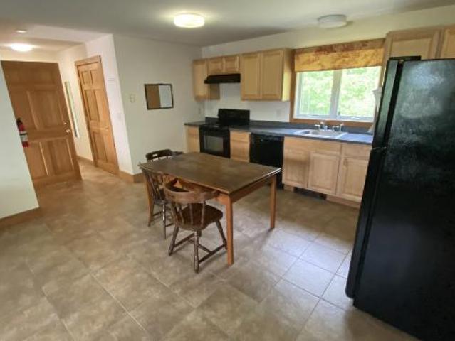 3 Br, 1 bath, Condo 275 Mast Rd