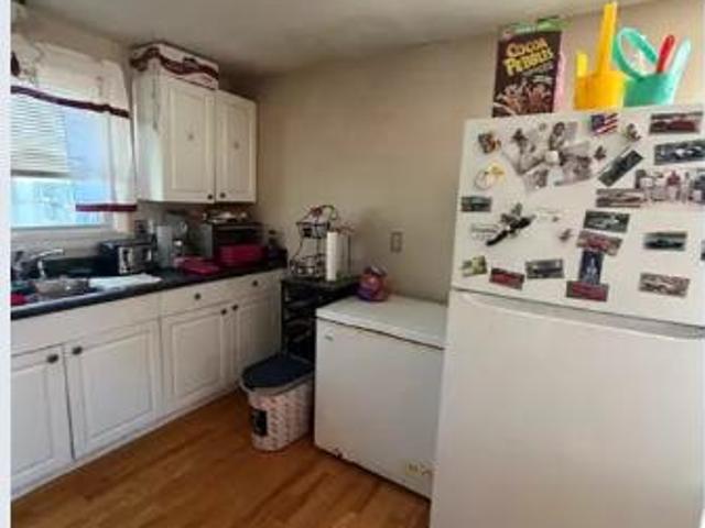 3 Br, 1 bath, Condo 276 Fenno St
