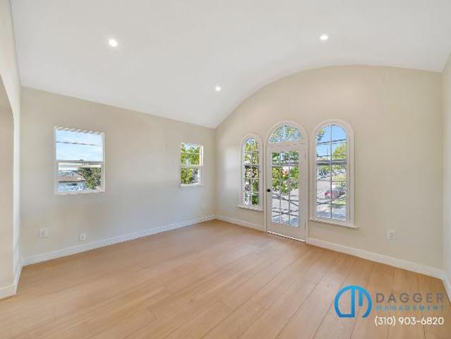 3 Br, 1 bath, Condo 2800 Winter St Unit