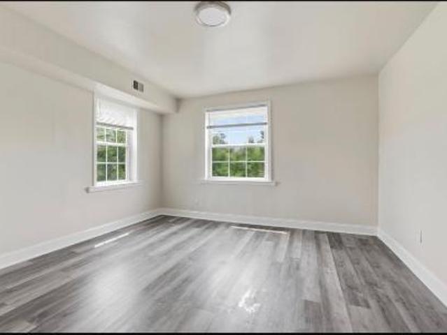 3 Br, 1 bath, Condo 2816 Hartford St SE
