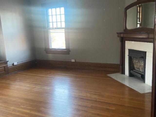 3 Br, 1 bath, Condo 283 Park Ave W