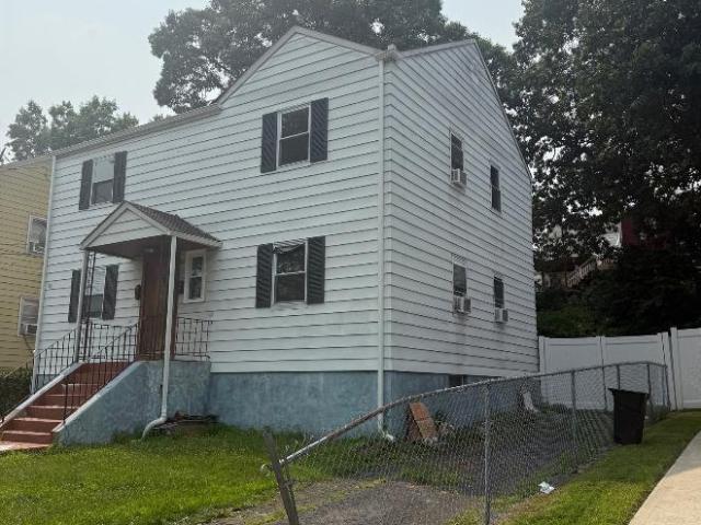 3 Br, 1 bath, Condo 28 7th Ave