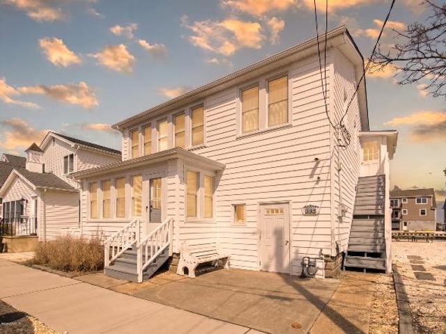 3 Br, 1 bath, Condo 292 N Street