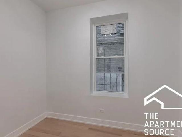 3 Br, 1 bath, Condo 2943 North Gresham Avenue