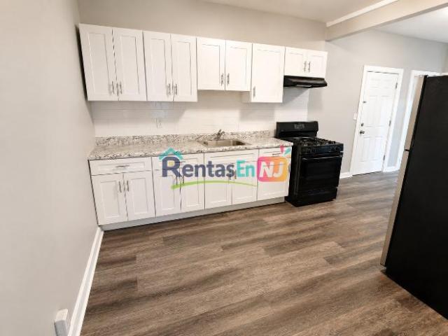 3 Br, 1 bath, Condo 297 Osborne Terrace