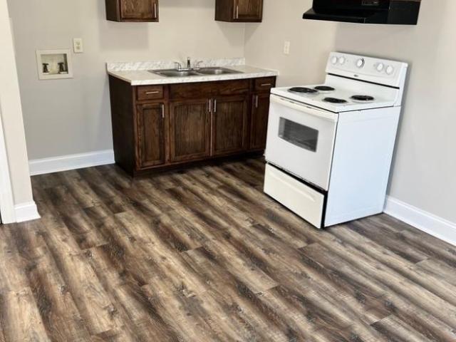 3 Br, 1 bath, Condo 3104 Summit Avenue
