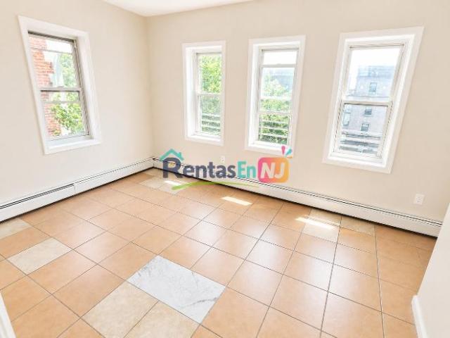 3 Br, 1 bath, Condo 316 Mount Prospect Ave