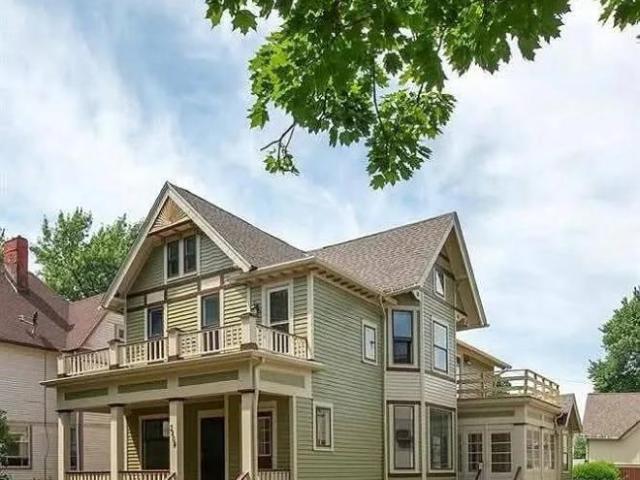 3 Br, 1 bath, Condo 3204 Archwood Avenue