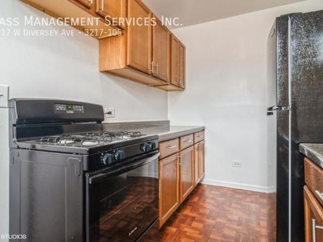 3 Br, 1 bath, Condo 3217 W Diversey Ave