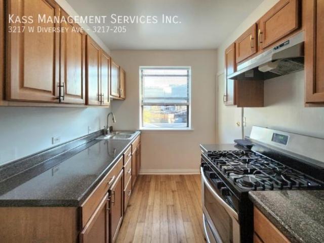 3 Br, 1 bath, Condo 3217 W Diversey Ave