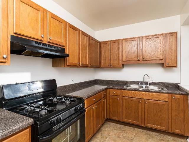 3 Br, 1 bath, Condo 3213 W Diversey Ave
