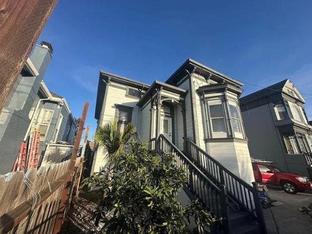 3 Br, 1 bath, Condo 3238 Adeline St
