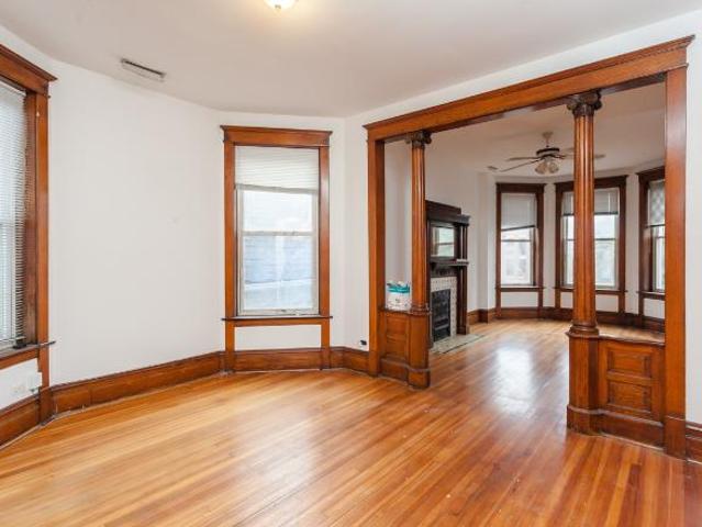 3 Br, 1 bath, Condo 3239 North Clifton Avenue