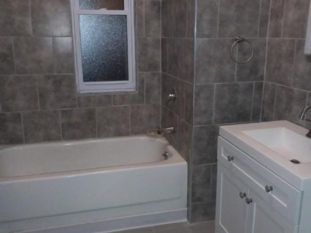 3 Br, 1 bath, Condo 3242 W Lemoyne