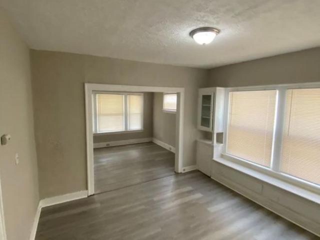 3 Br, 1 bath, Condo 3259 E 123 St