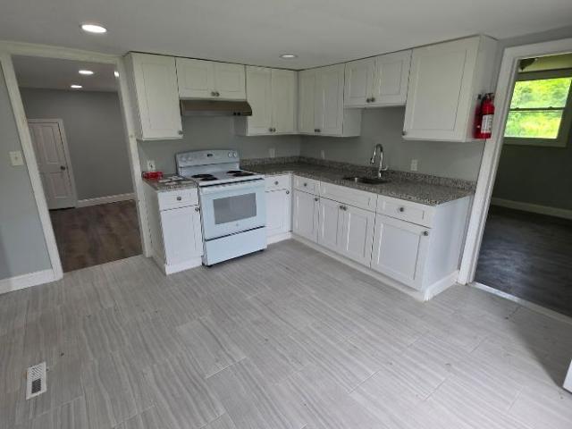 3 Br, 1 bath, Condo 328 Bailey St