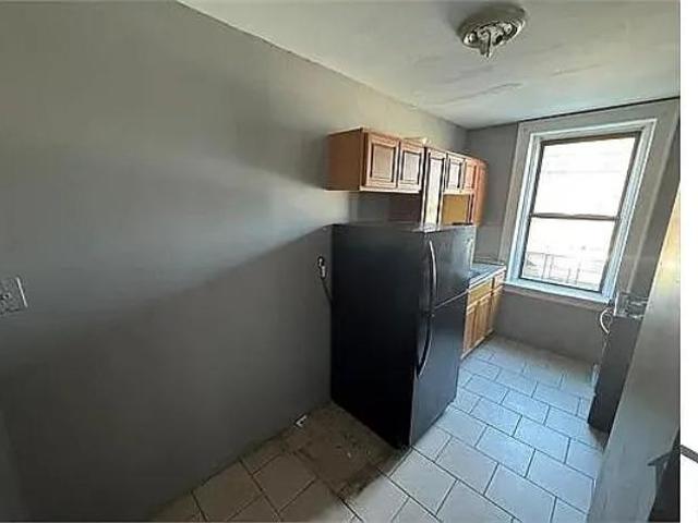 3 Br, 1 bath, Condo 329 Park Ave