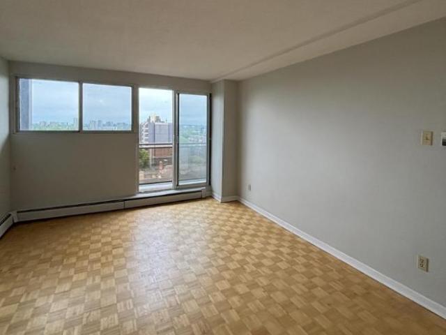 3 Br, 1 bath, Condo 345 Laurier Ave E