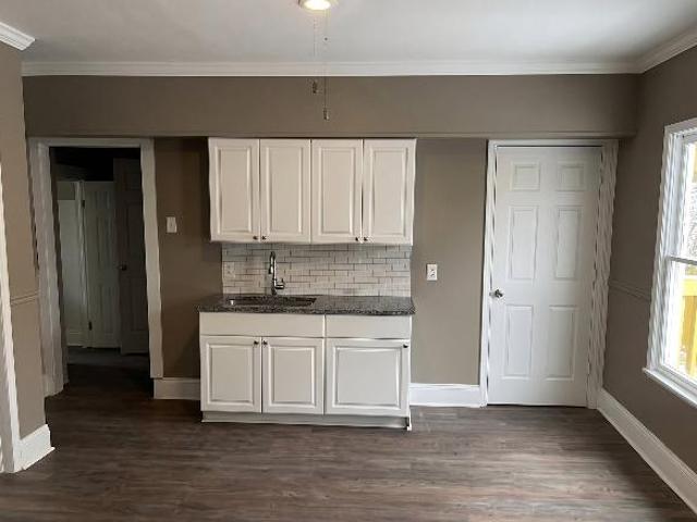 3 Br, 1 bath, Condo 3711 E 61st St
