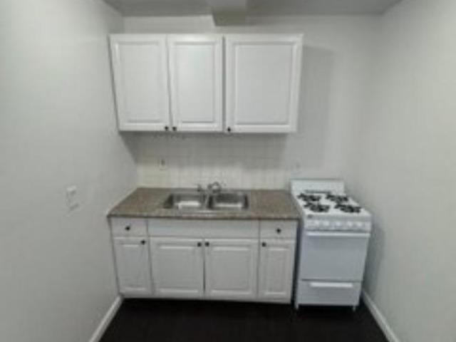 3 Br, 1 bath, Condo 3711 S Western Avenue