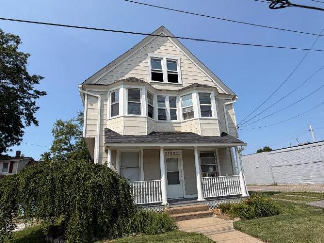 3 Br, 1 bath, Condo 37805 Vine St
