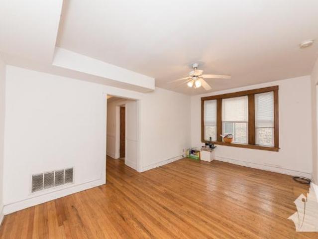 3 Br, 1 bath, Condo 3820 North Sheffield Avenue