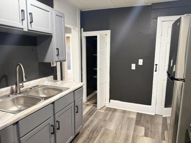 3 Br, 1 bath, Other 7450 South Maryland Avenue/824 E 75th St