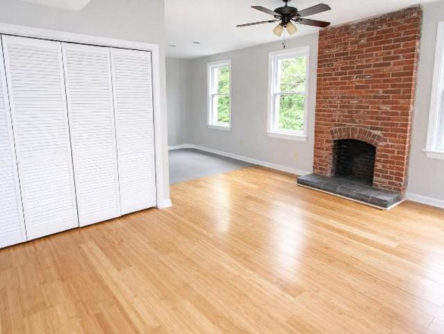 3 Br, 1 bath, Apartment 830 Mellon Street