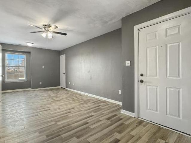 3 Br, 1 bath, Apartment 1100 Wilson Rd