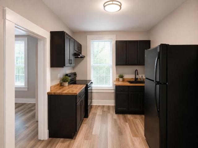 3 Br, 1 bath, Other 215 South Brazos Street