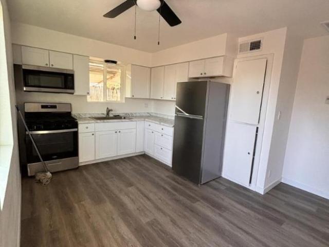 3 Br, 1 bath, Apartment 2414 West Coolidge Street