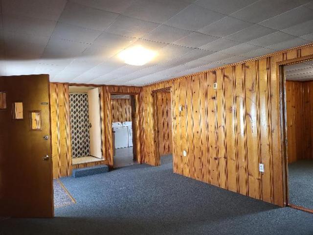 3 Br, 1 bath, Other 321 W Main St