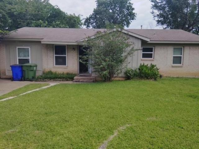 3 Br, 1 bath, Single Family Home 14005 Cimarron Dr