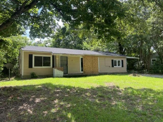 3 Br, 1 bath, Single Family Home 3547 Travis Blvd