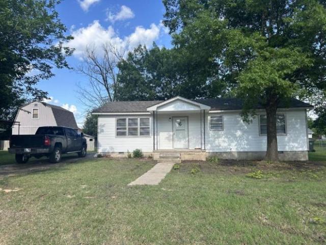 3 Br, 1 bath, Single Family Home 407 S Broadway St