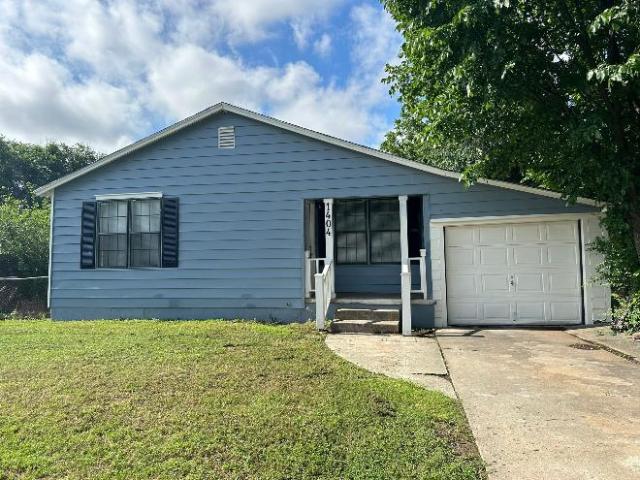 3 Br, 1 bath, Single Family 1404 Nw Smith