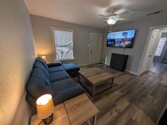 3 Br, 1 bath, Single Family 1404 Wood St