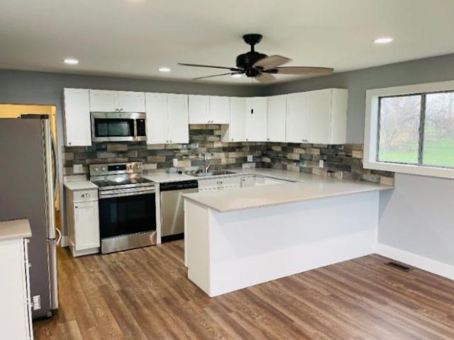 3 Br, 1 bath, Single Family 1434 Wood Ln