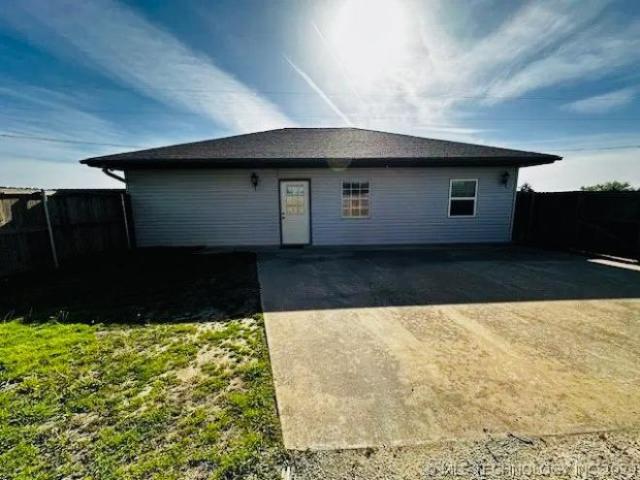 3 Br, 1 bath, Single Family 14496 County Road 3490