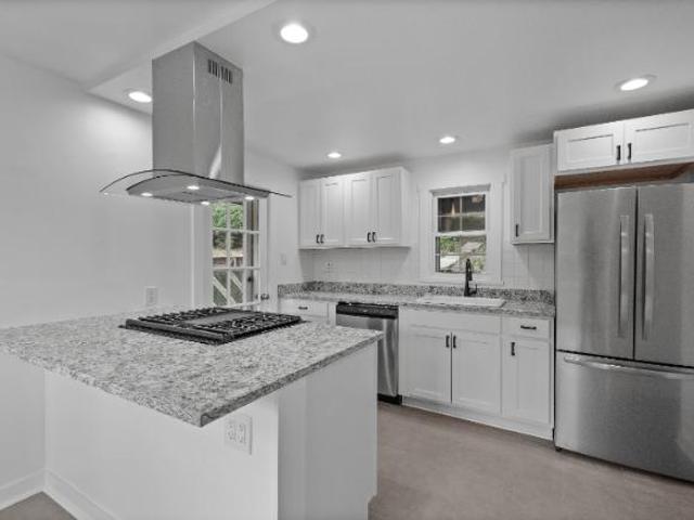 3 Br, 1 bath, Single Family 1454 Elizabeth Blvd