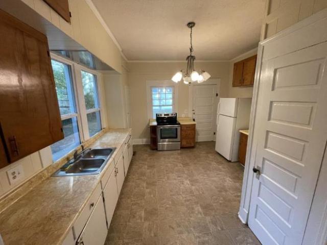 3 Br, 1 bath, Single Family 145 S Webb St